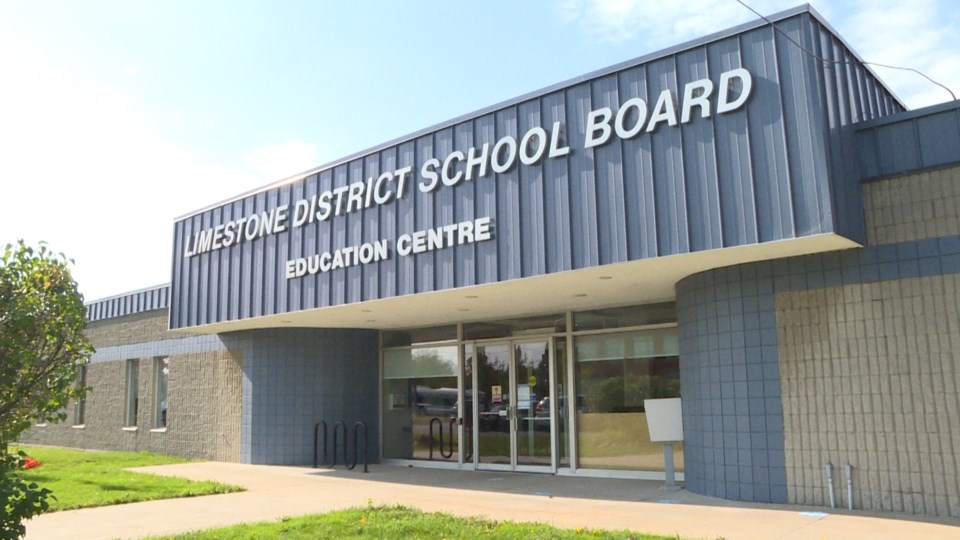 Limestone District School Board (LDSB): Học Bổng, Điều Kiện! - Du Học HISA